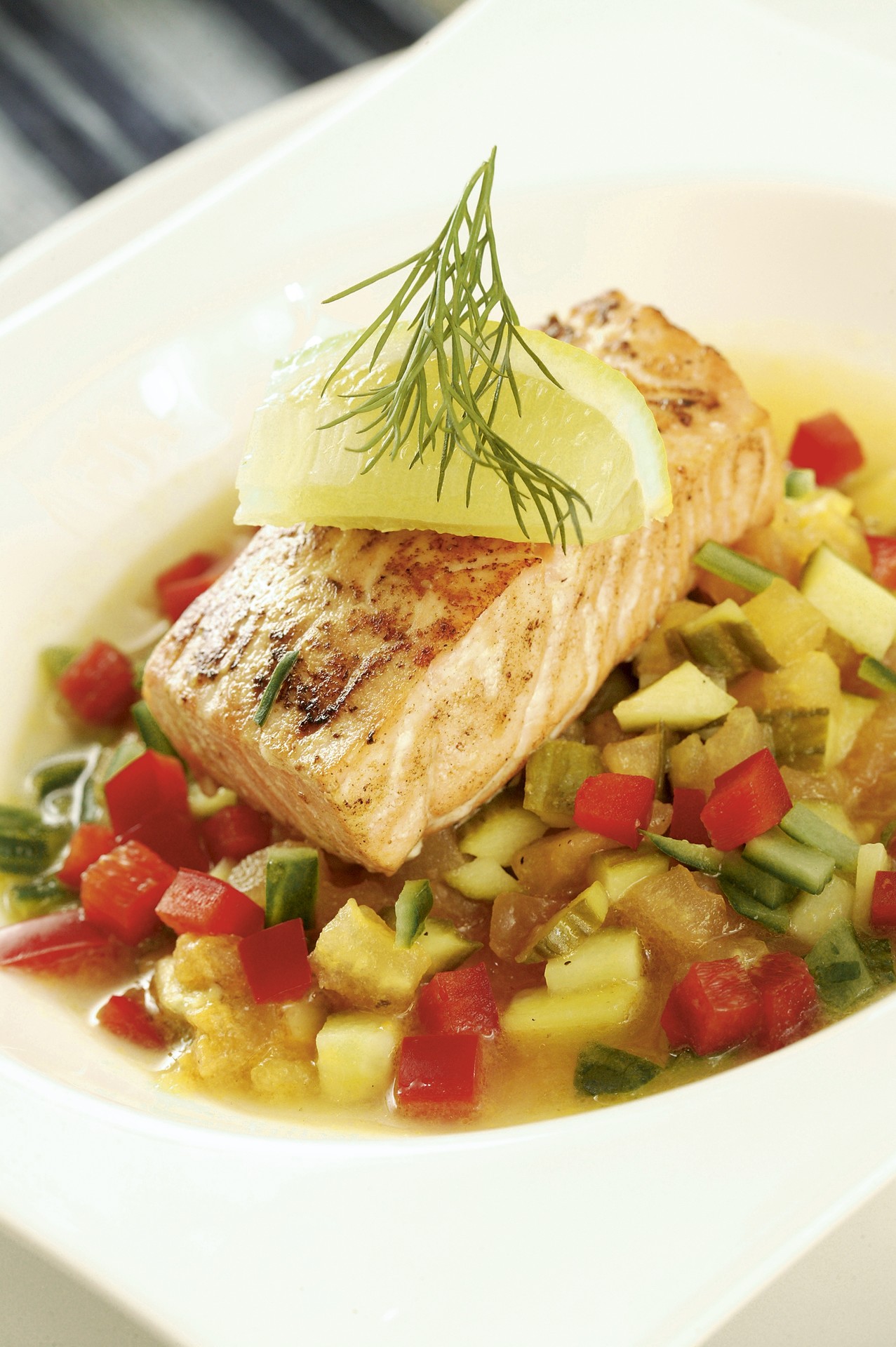 Forellifilee veini-tomatikastmega - Figuurisõbrad