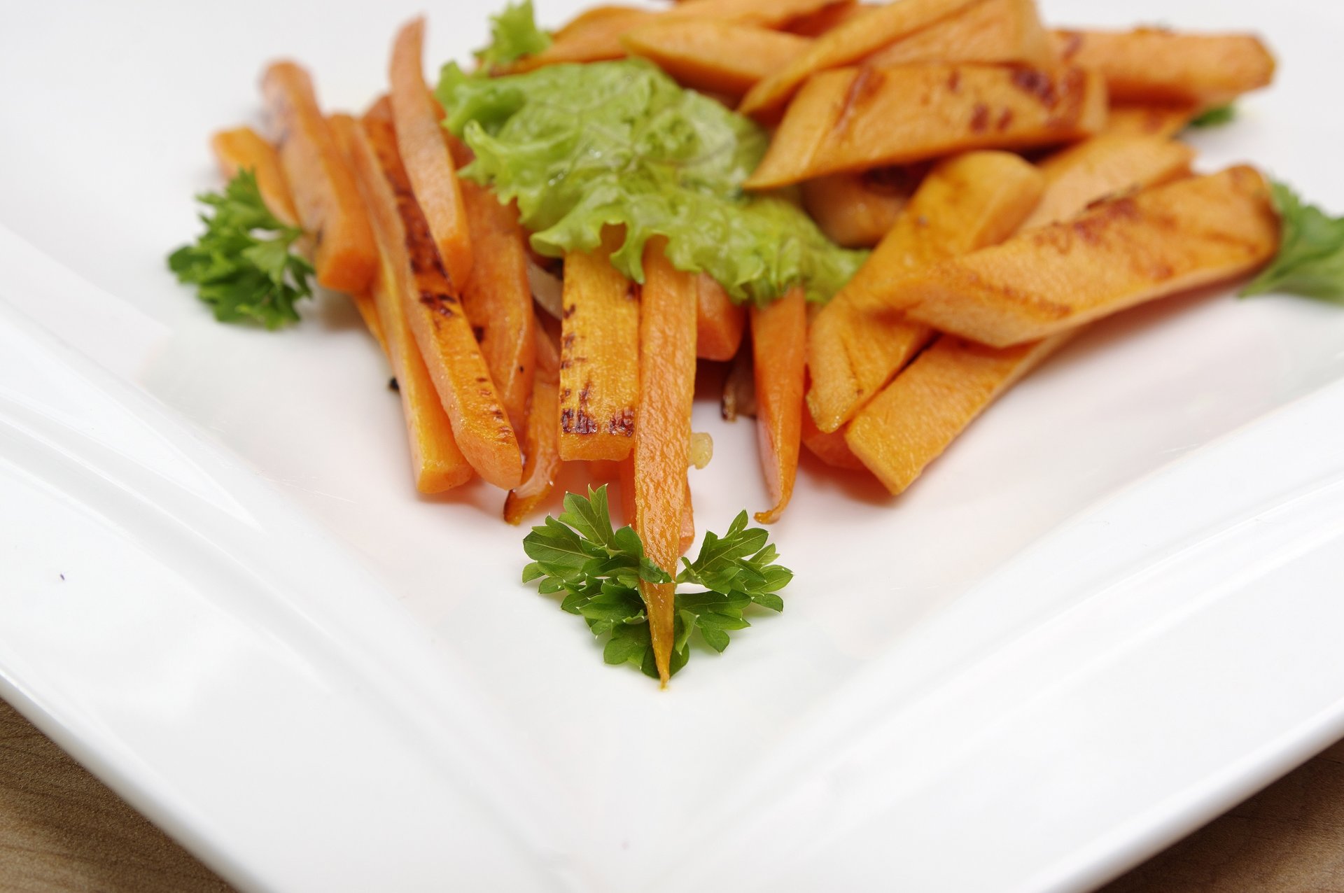 Ahjuküpsed bataat ja porgand - Figuurisõbrad